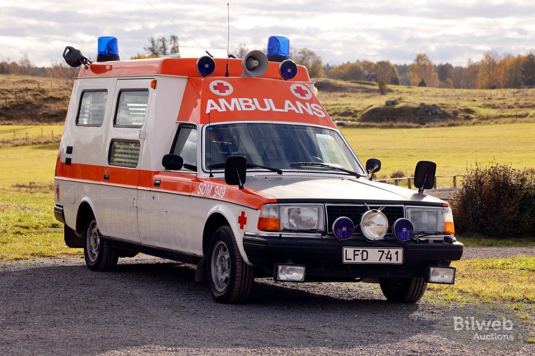 Volvo 240 Ambulans B28E — 1983 on Bilweb Auctions