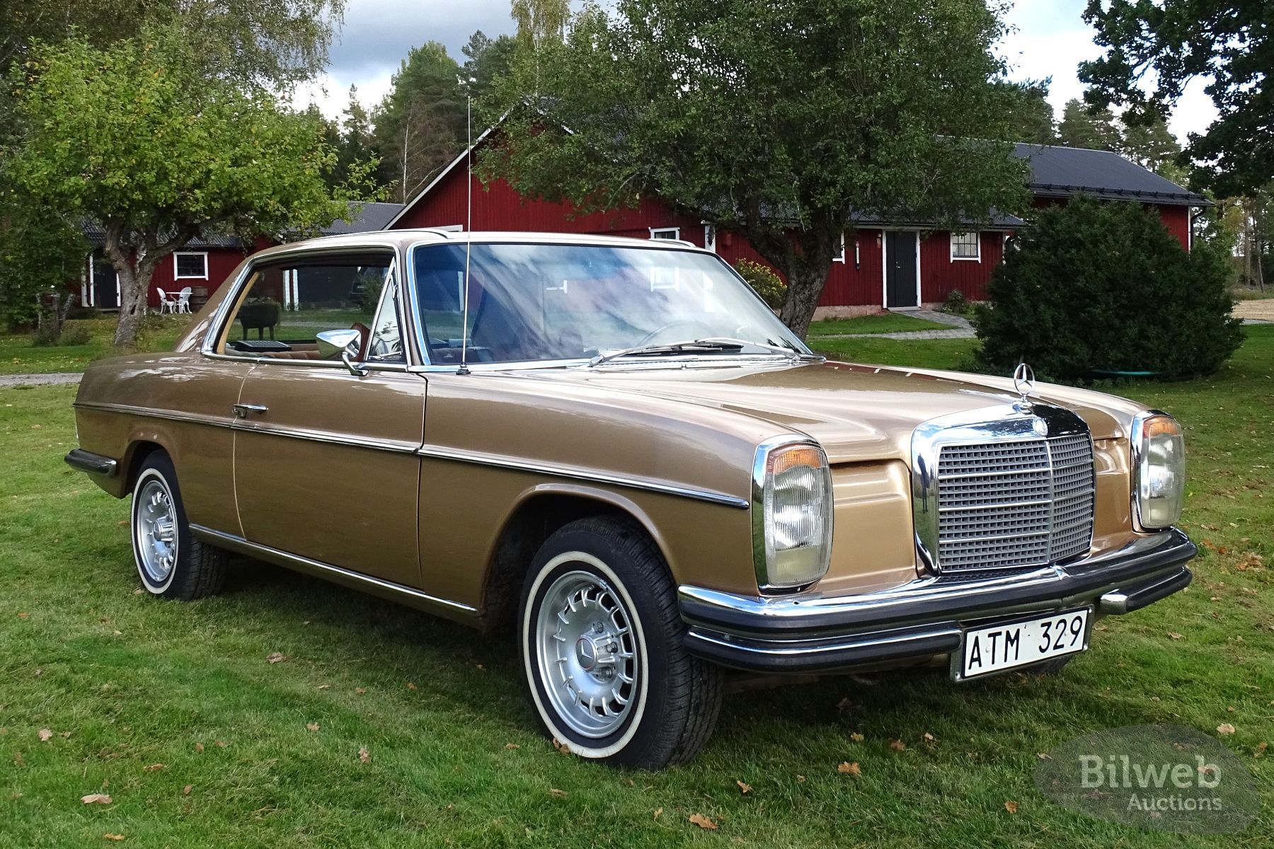 Mercedes-Benz 250 CE Coupé W114 (280 motor) — 1972 på Bilweb Auctions