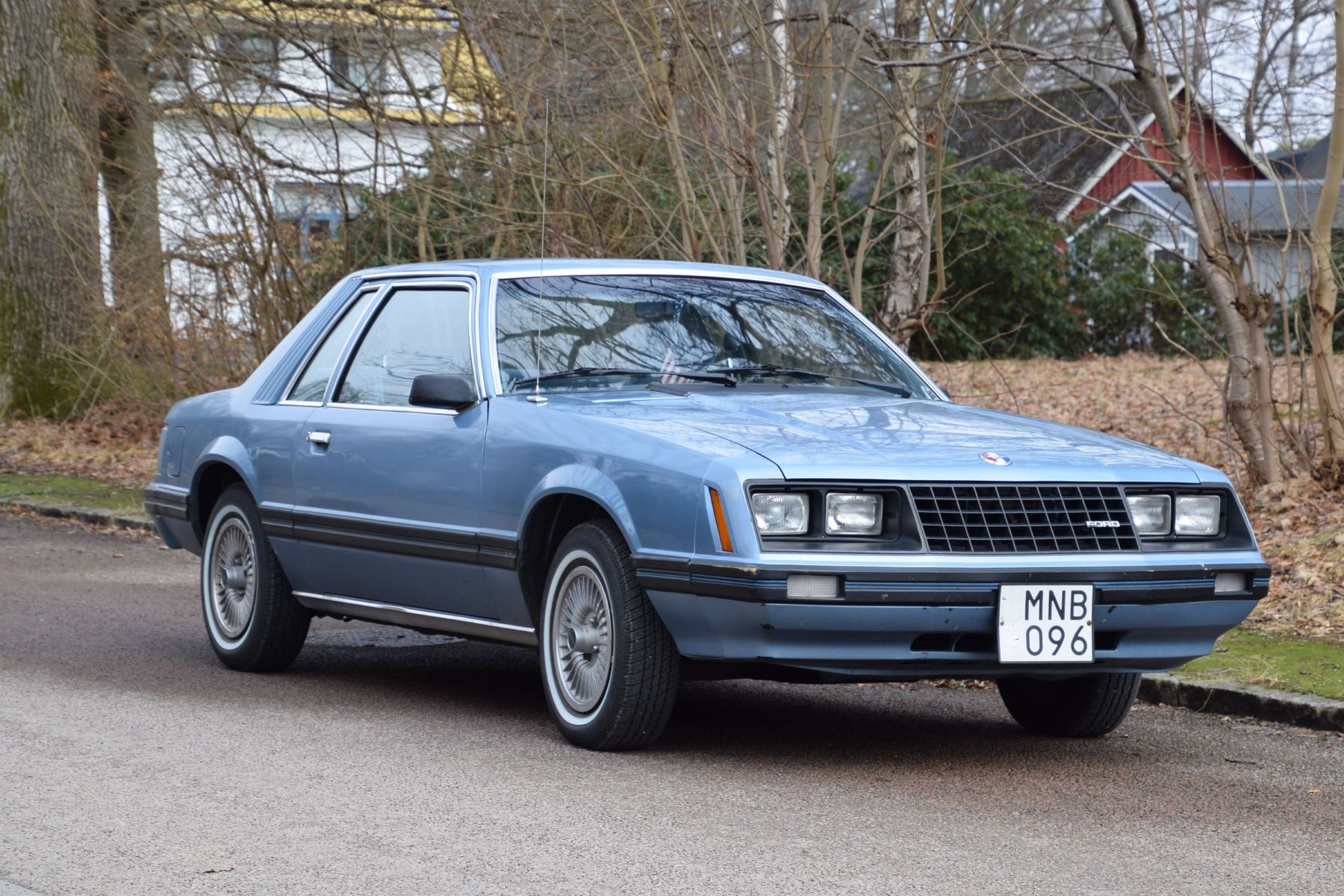 Ford Mustang Ghia Coupé V8 4,2 — 1981 on Bilweb Auctions