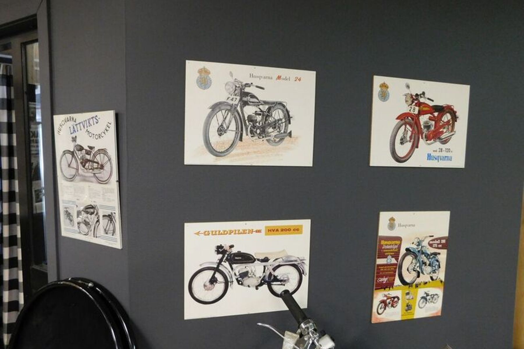 Husqvarna tavlor på Bilweb Auctions