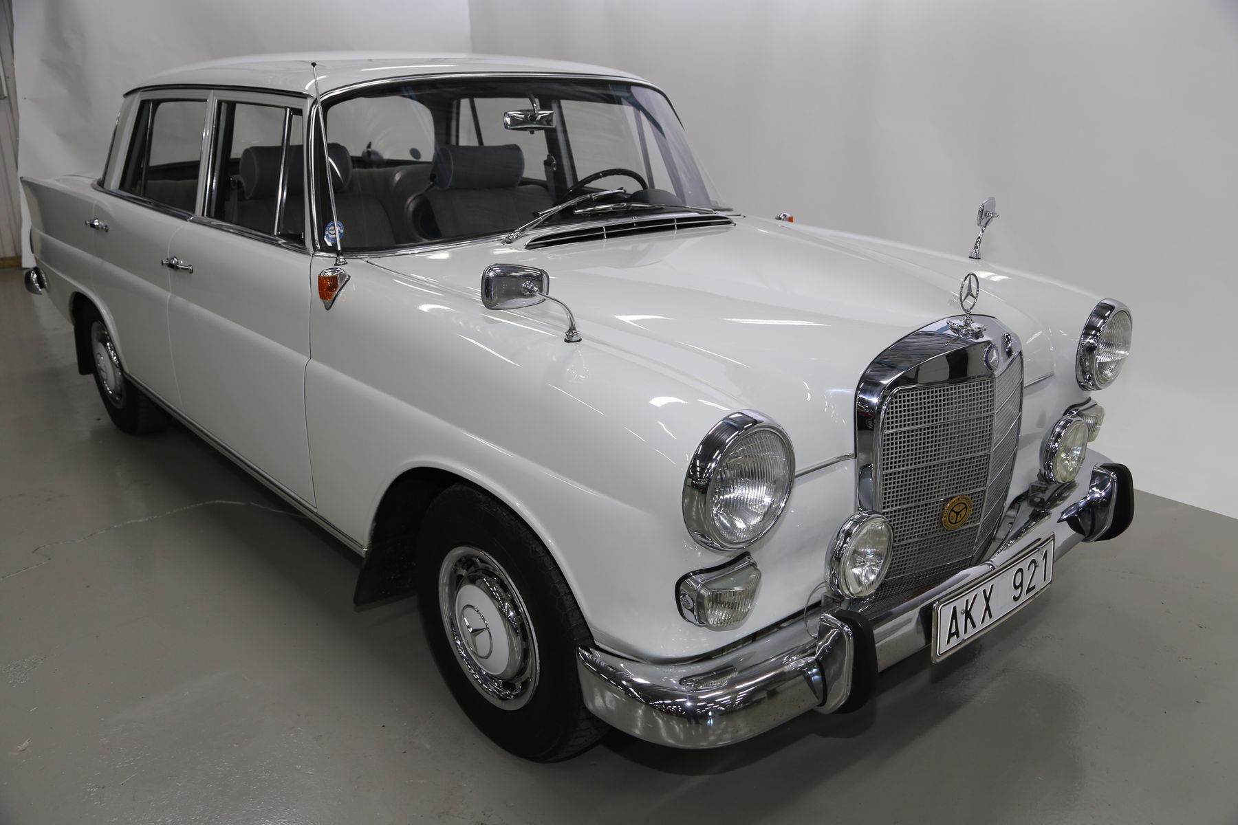 Mercedes-Benz 190 C 1.9L — 1965 on Bilweb Auctions