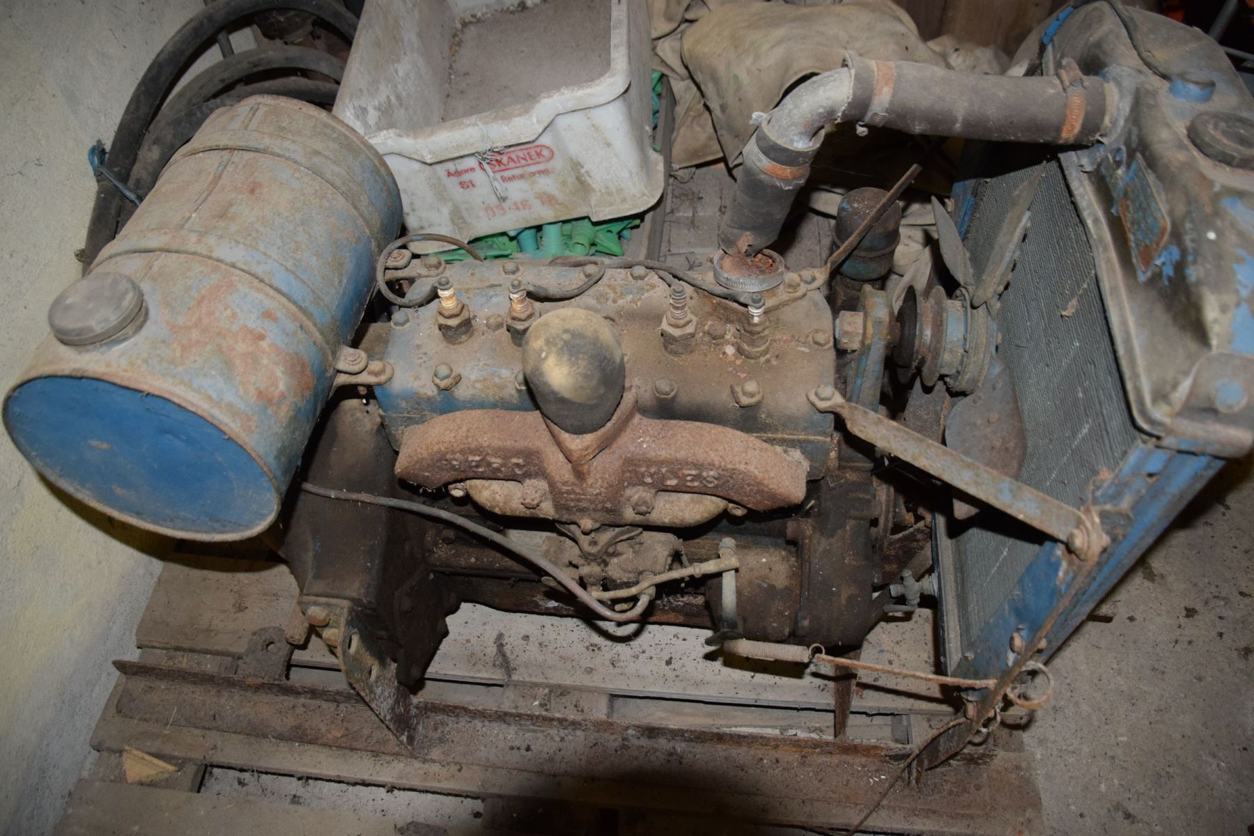 Ford traktor motor + delar D102 on Bilweb Auctions