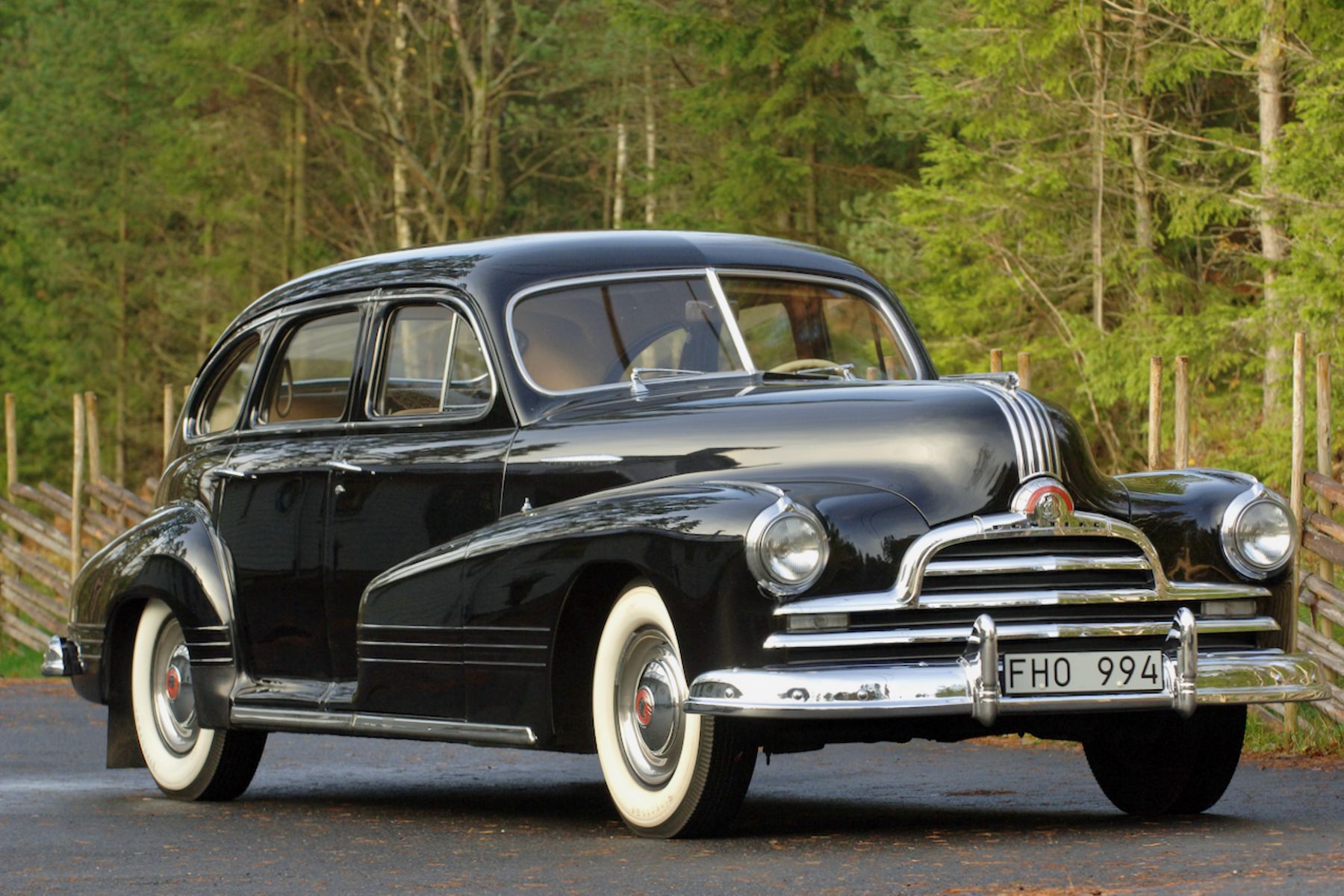 Pontiac Streamliner 26-6 4D — 1947 on Bilweb Auctions