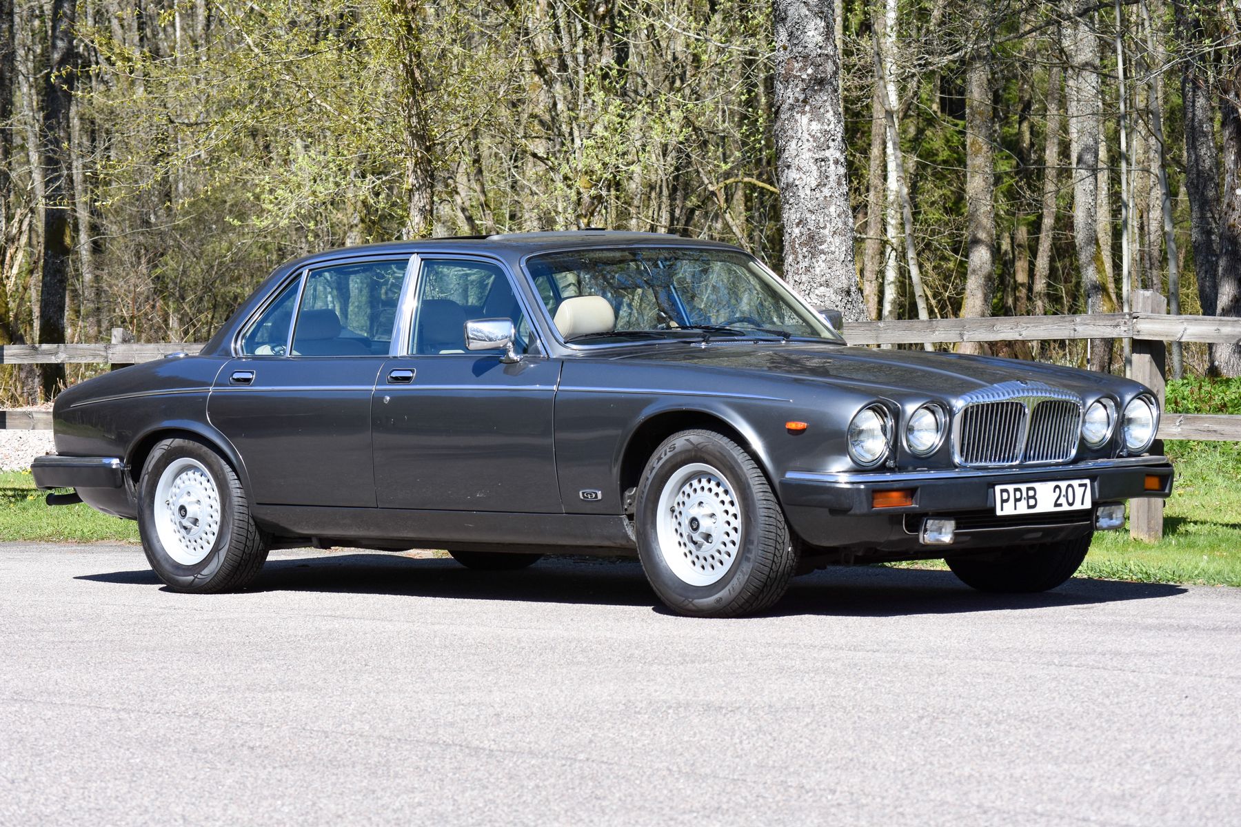Daimler Double Six V12 5.3 liter — 1987 on Bilweb Auctions