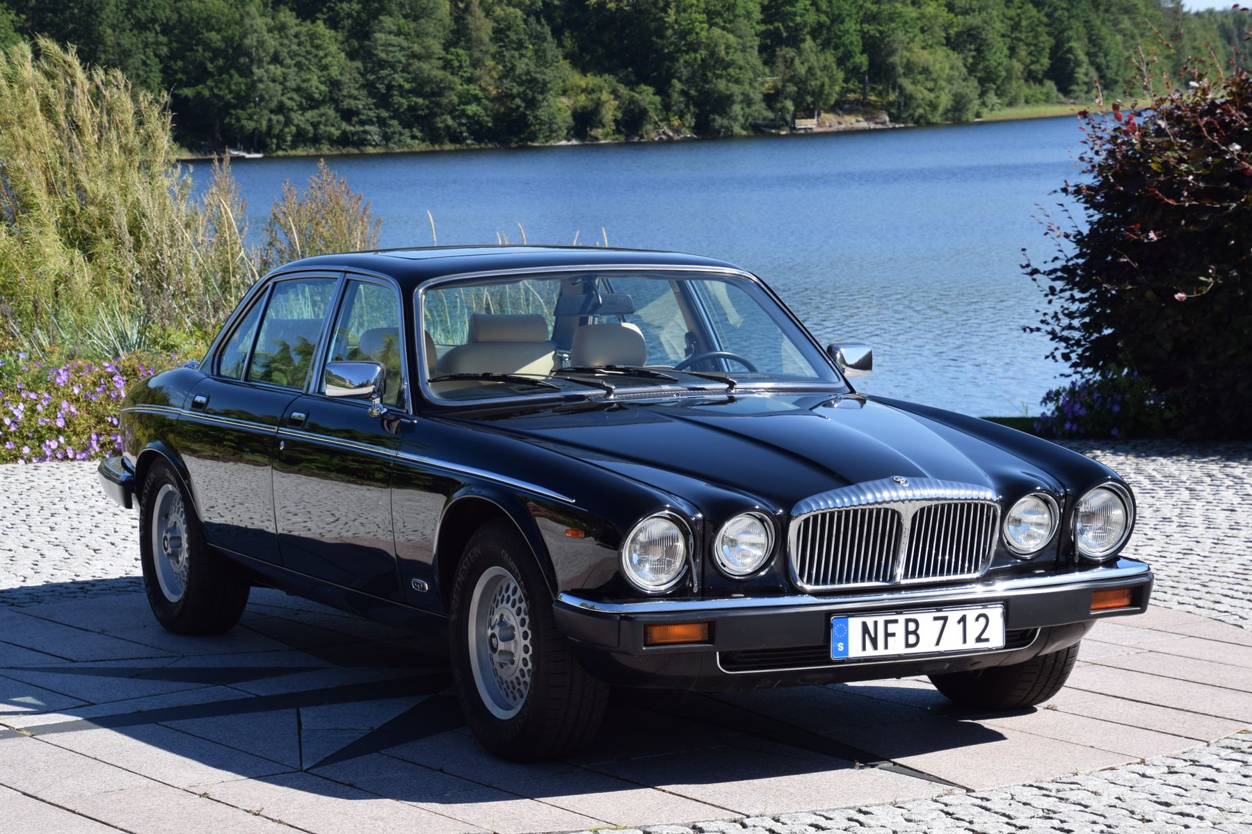 Jaguar Daimler Double Six V12 5.3 L — 1988 på Bilweb Auctions
